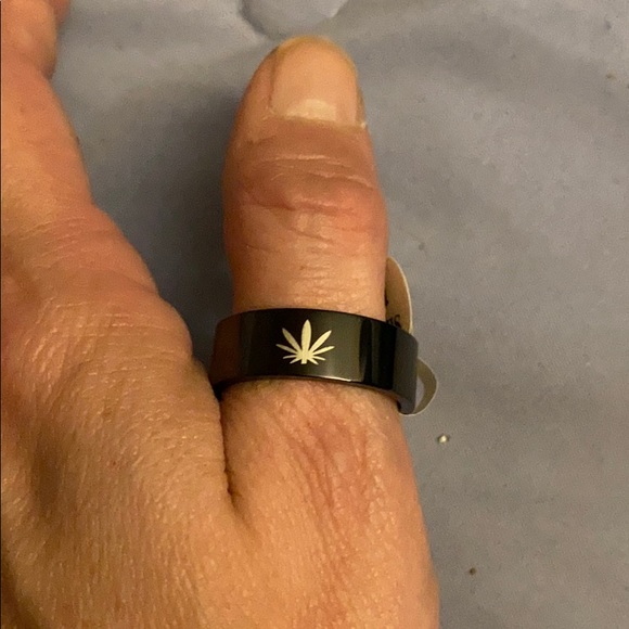 Accessories | Nwt Stainless Steel Pot Leaf Ring | Poshmark